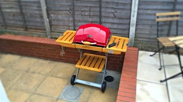 Outback Omega 200 Charcoal review - a BBQ with workflow | Expert Reviews