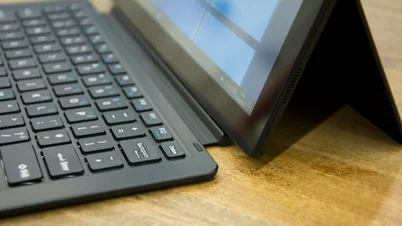 Linx 12X64 review: A Surface Pro wannabe that costs only £200 | Expert ...