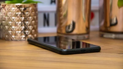 EE Hawk review: A budget Android phone that struggles to stay airborne ...