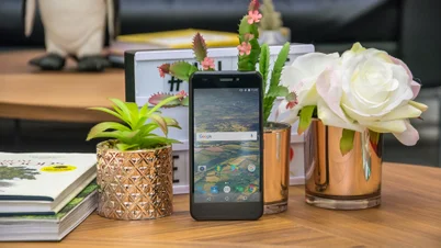 EE Hawk review: A budget Android phone that struggles to stay airborne ...