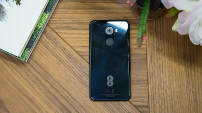 EE Hawk review: A budget Android phone that struggles to stay airborne ...