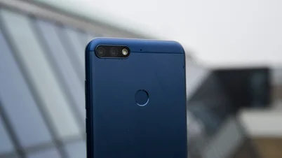 Honor 7C review (hands on): A dual-lens smartphone with an 18:9 display ...