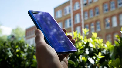 Honor 10 review: Honor’s flagship gains a notch | Expert Reviews