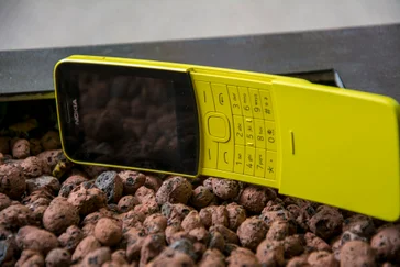 Nokia 8110 4G review: The Matrix “banana phone” is back | Expert Reviews