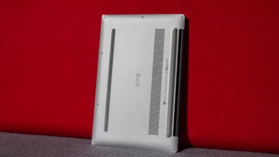 Dell XPS 13 (2019) review: Dell adds 10th-gen Intel chips to its ...