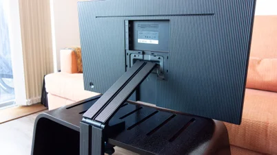 Samsung Space Monitor review: Design before substance | Expert Reviews