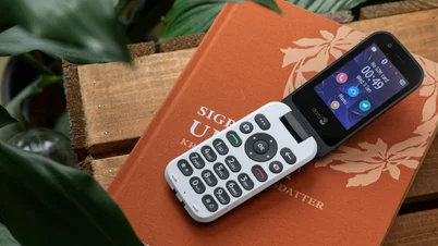 Doro 7030 review: A great feature phone for the elderly | Expert Reviews