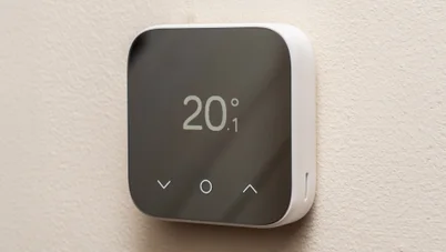 Hive Thermostat Mini review: The smallest, cheapest smart thermostat ...