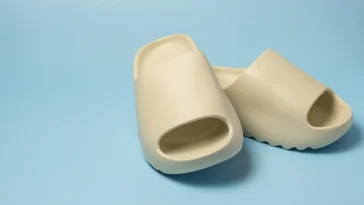 Best sliders for men: Comfy, stylish slip-on footwear | Expert Reviews