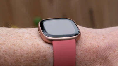 Fitbit Versa 4 review: The button is back | Expert Reviews