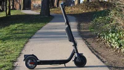 Riley RS3 review: A useful folding e-scooter | Expert Reviews