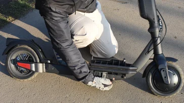 Riley RS3 review: A useful folding e-scooter | Expert Reviews