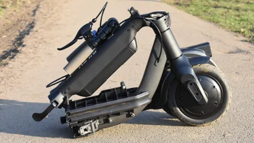 Riley RS3 review: A useful folding e-scooter | Expert Reviews