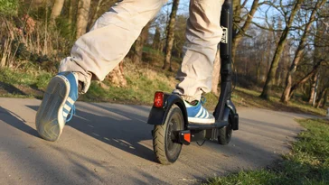 Riley RS3 review: A useful folding e-scooter | Expert Reviews