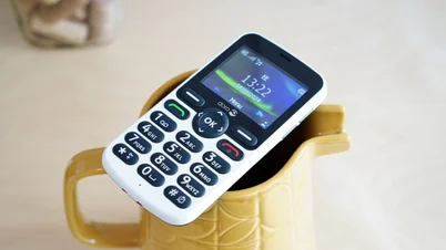 Best simple mobile phone for older people 2026: Easy-to-use feature and ...