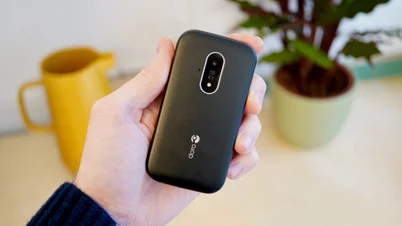 Doro 6820 review: Premium feature phone for older users | Expert Reviews