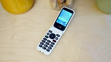 Doro 6820 review: Premium feature phone for older users | Expert Reviews