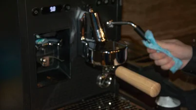 Loewe aura.pure: A gorgeous and very pricey coffee machine debut ...