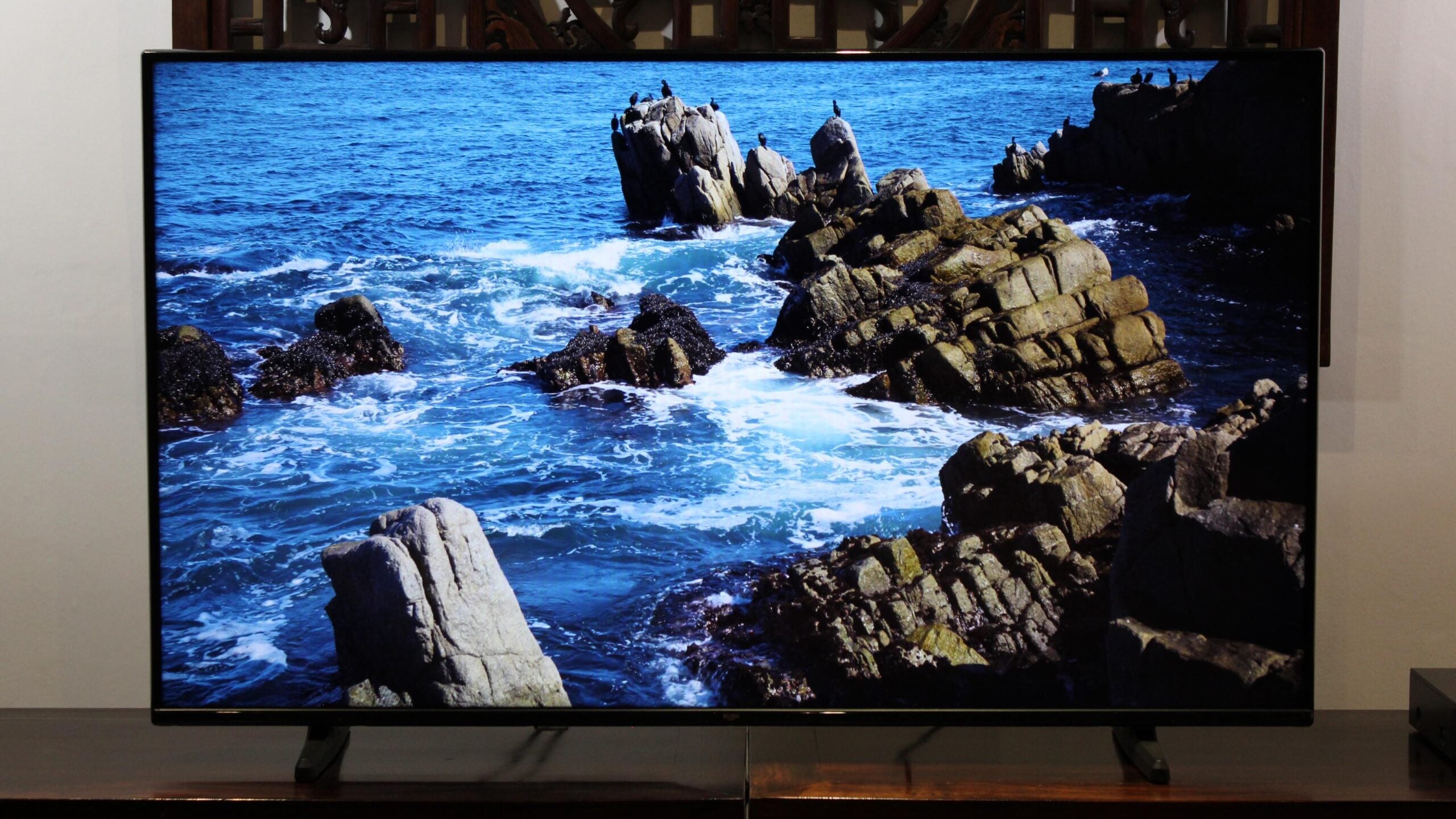 Bush UT24SB review: Get smart with this very affordable 4K HDR TV ...