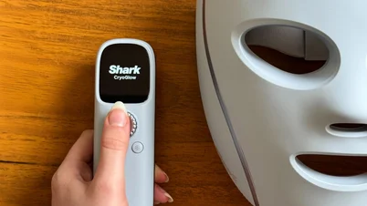 Shark Cryoglow review: A cooling LED face mask with a de-puffing ...