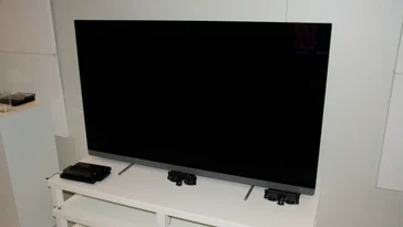 Philips OLED+910 hands-on: Brighter pictures, cleaner sound | Expert Reviews