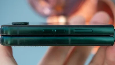 Motorola Razr 60 Ultra review: Razr-ing the bar | Expert Reviews