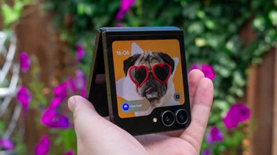 Samsung Galaxy Z Flip 7 FE review: A Z Flip 6 by any other name ...