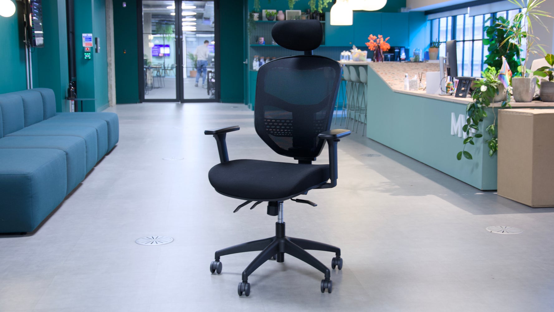 Boulies OP300 review: A comfortable office chair that neglects one ...